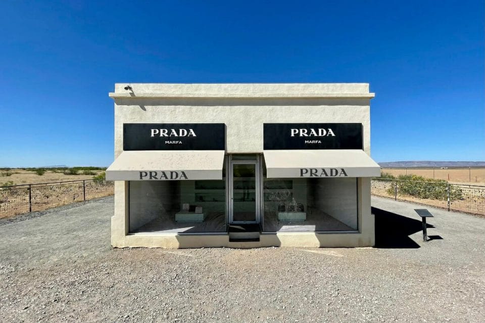 Don't Miss These Weird Roadside Attractions in Texas - Happy To Be Texas